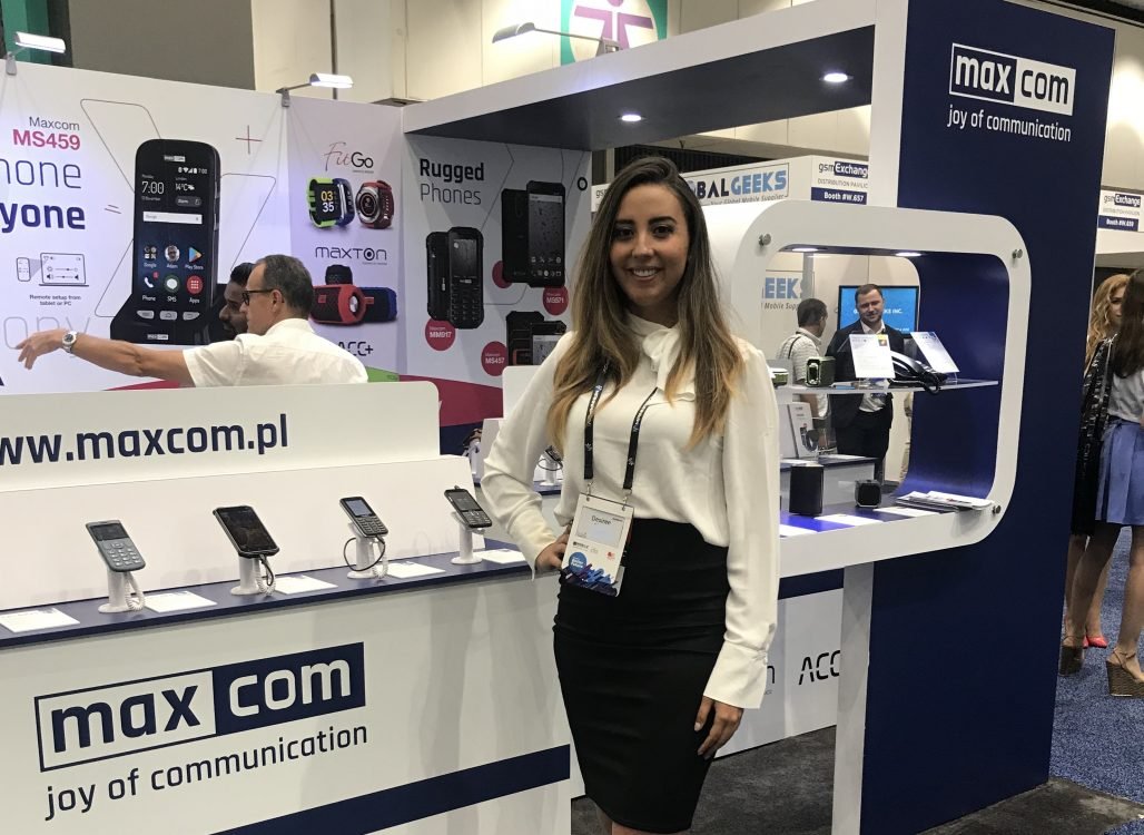 Los Angeles Trade Show Models and Booth Hostesses - Empyre Talent